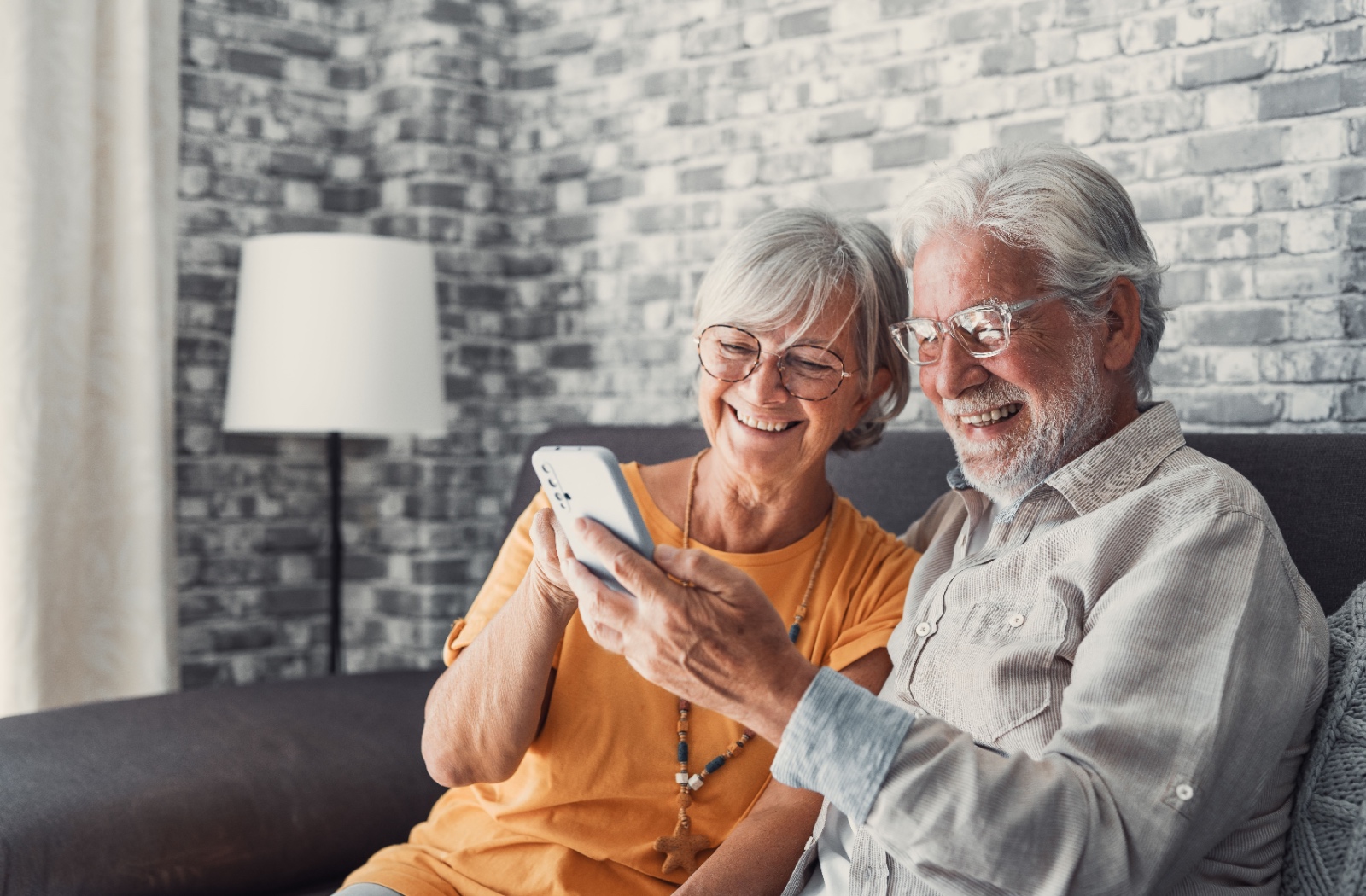 Easy-To-Use Smartphones for Seniors